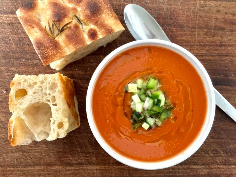 Super easy & authentic Spanish gazpacho for warm summer days - SY Selkie