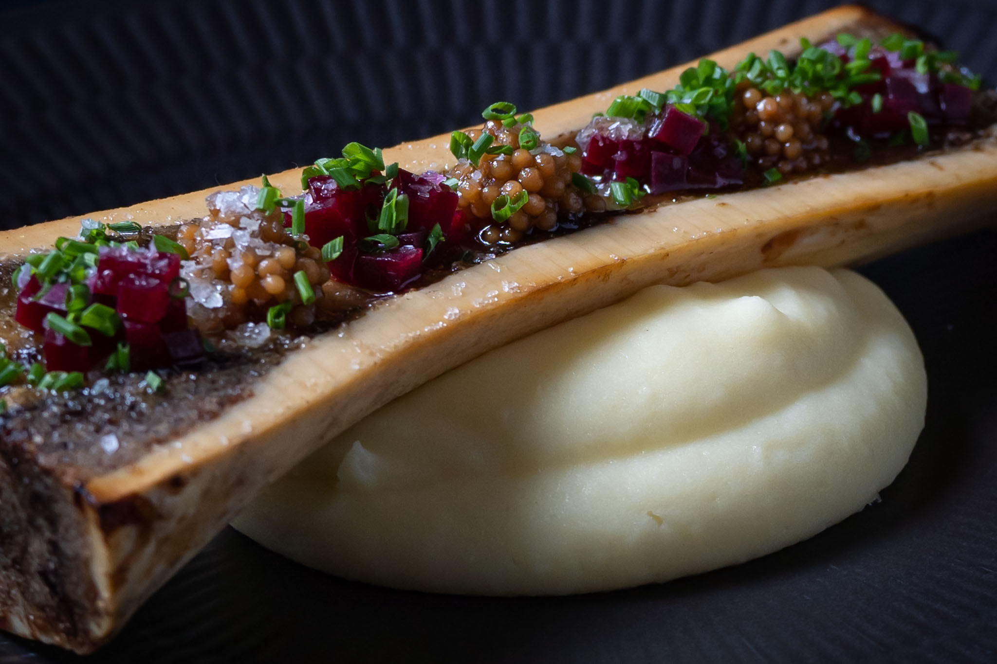 Smoked bone marrow, pickles & herbs on potato puré - SY Selkie