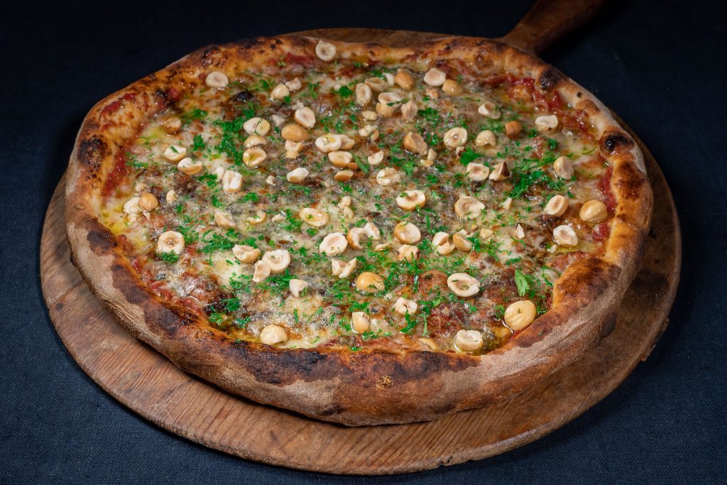 Pizza with cepes, Gorgonzola, toasted hazelnuts and parsley - SY Selkie