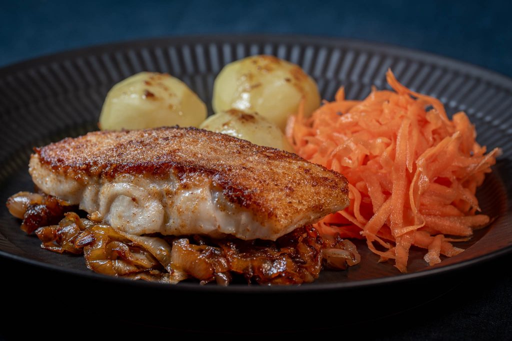 Traditional Norwegian Seibiff med løk: pollock & caramelized onions ...